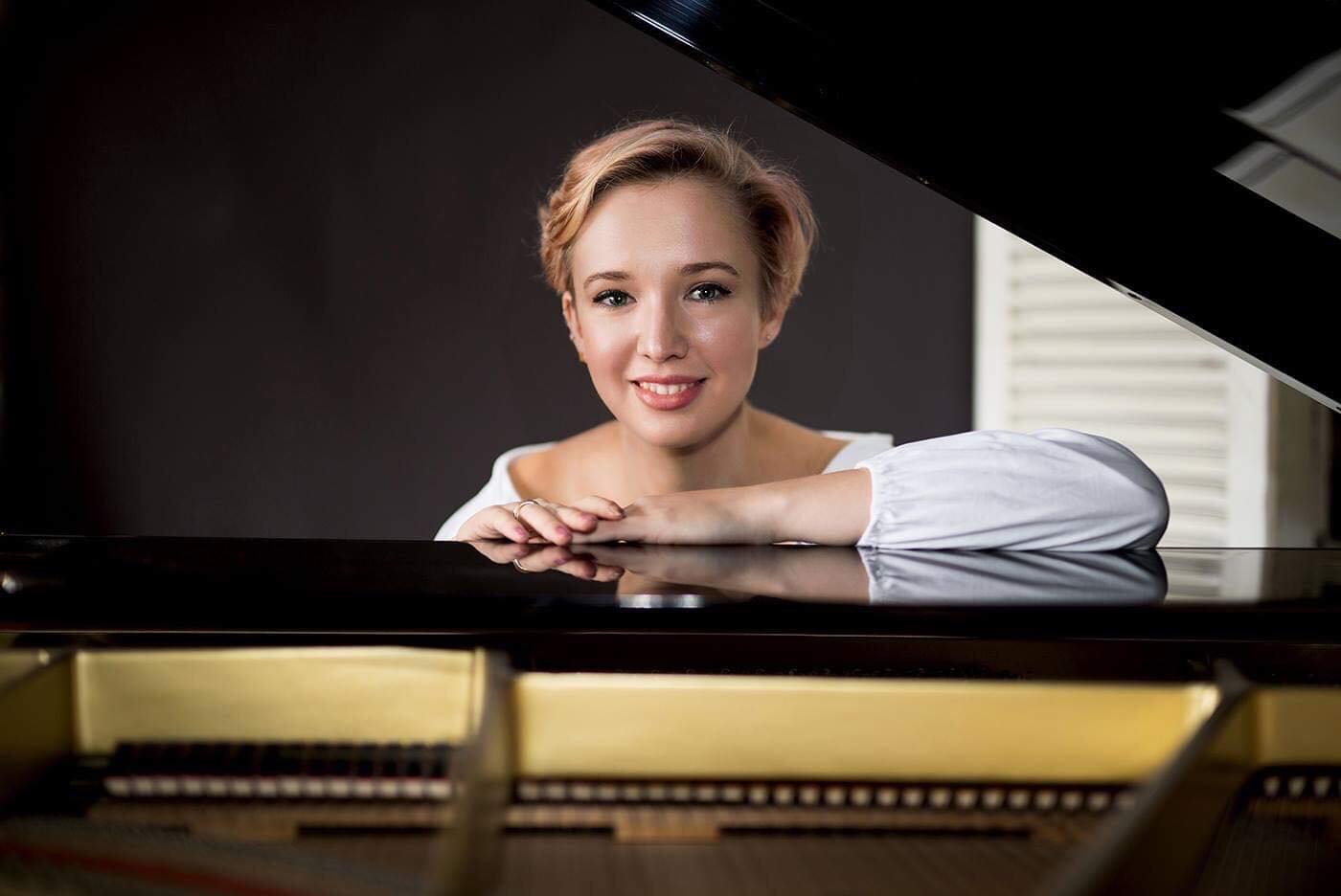 Phoebe Deklerk – Fever Pitch Magazine